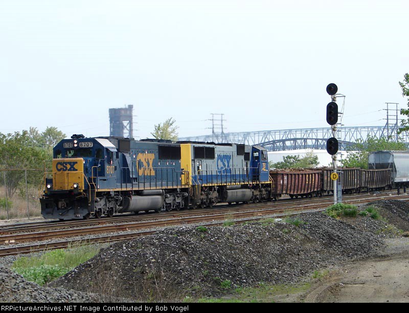 CSX 8707 & CSX 751